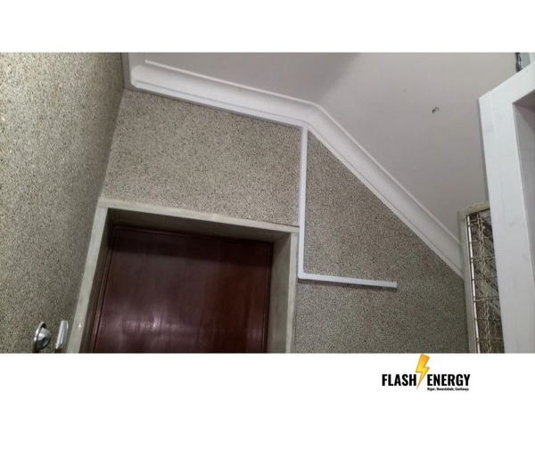 Foto: Renovação de Calhas de Exterior. Cablagem de Prédio Nova ...