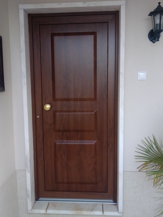 Foto: Porta Principal de Janelas Raposo #222827 - Habitissimo