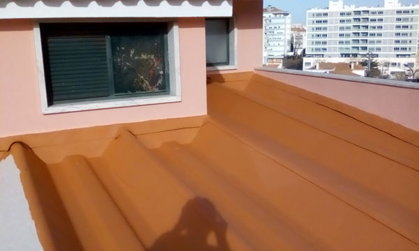 Foto: Inicio Da Pintura Cor Telha de Novo De Novo Remodelações #34217 ...