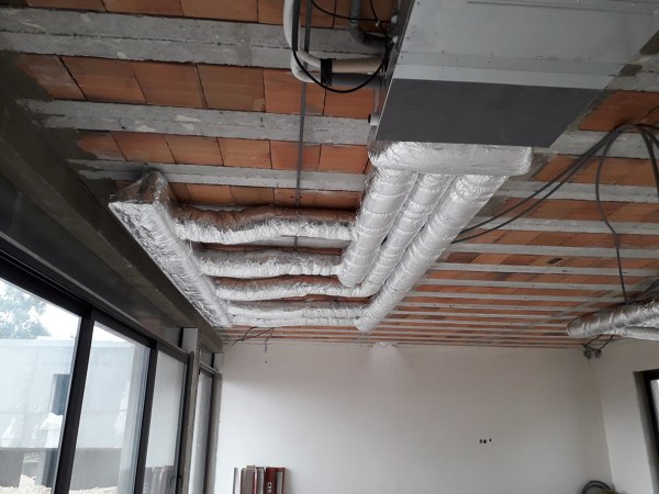 Foto: Instalação Condutas de Pacíficoclima Climatização #401233 ...