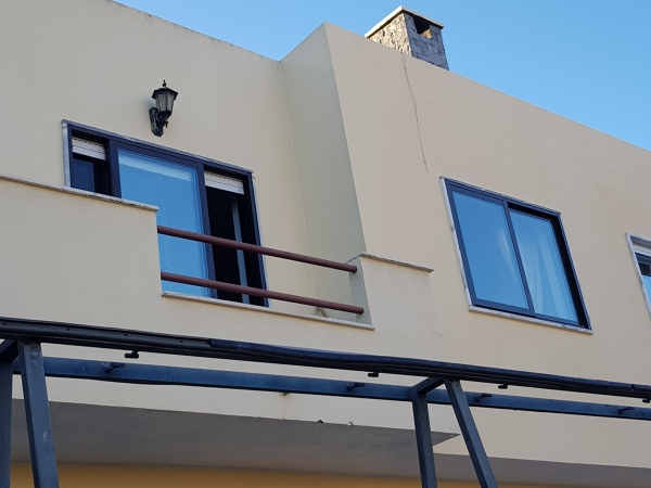 Foto: Janelas Exteriores em Castanho e Vidro Duplo de SS Caixilharia ...