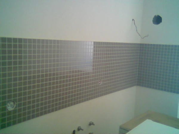 Foto: Paredes de Cozinha para Receber Armários, Imitação de Pastilha ...