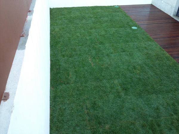 Foto: Relvado Instalado em Moradia de Planta&corta #25344 - Habitissimo